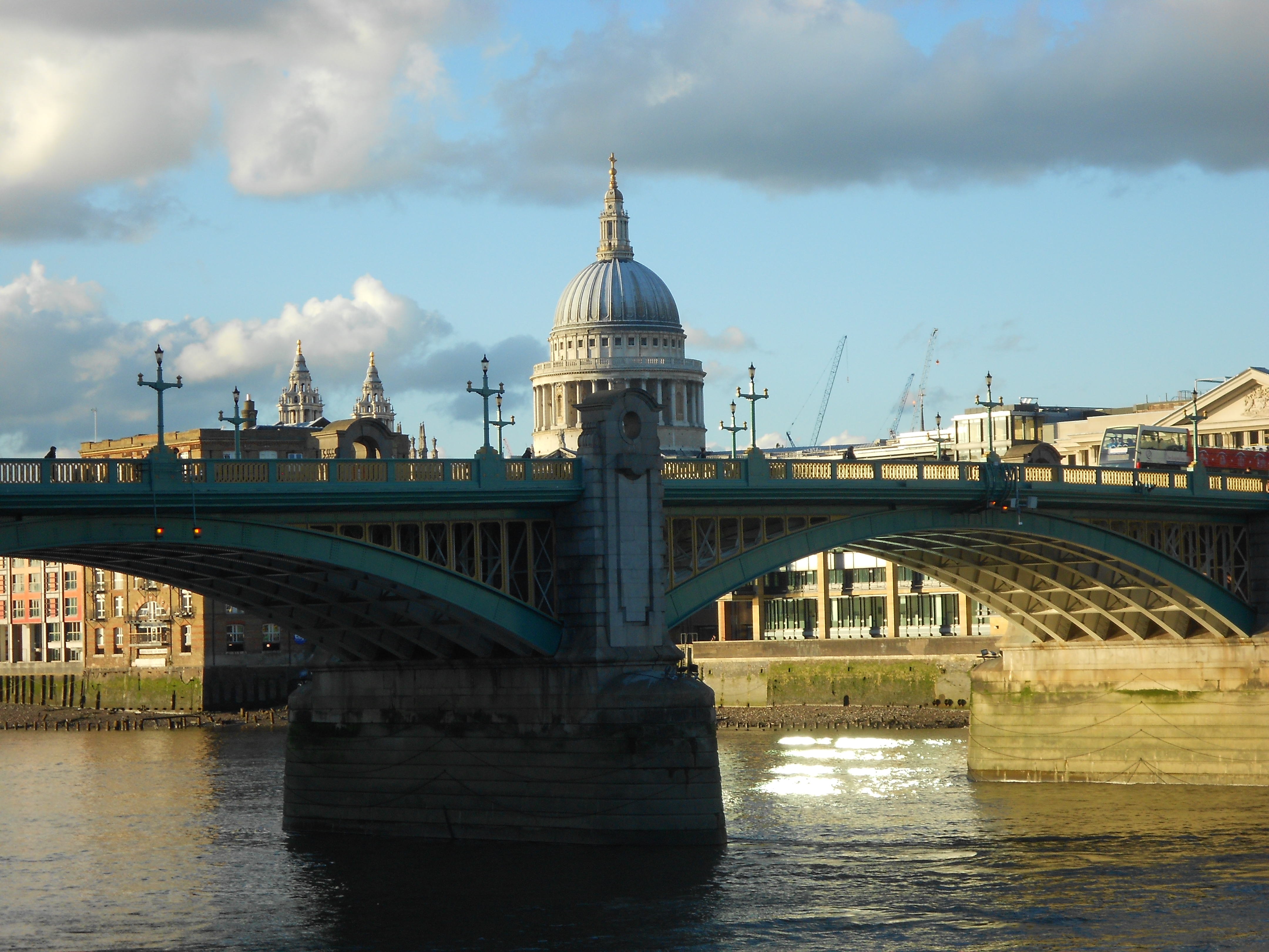 “The stinky London of Charles Dickens” – The Cowkeeper's Wish